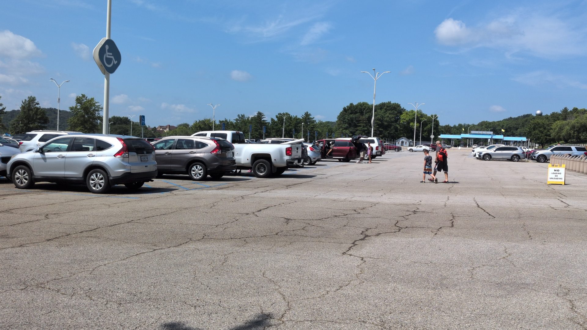 How Much Does it Cost to Park at Six Flags St. Louis? | St. Louis Roamer