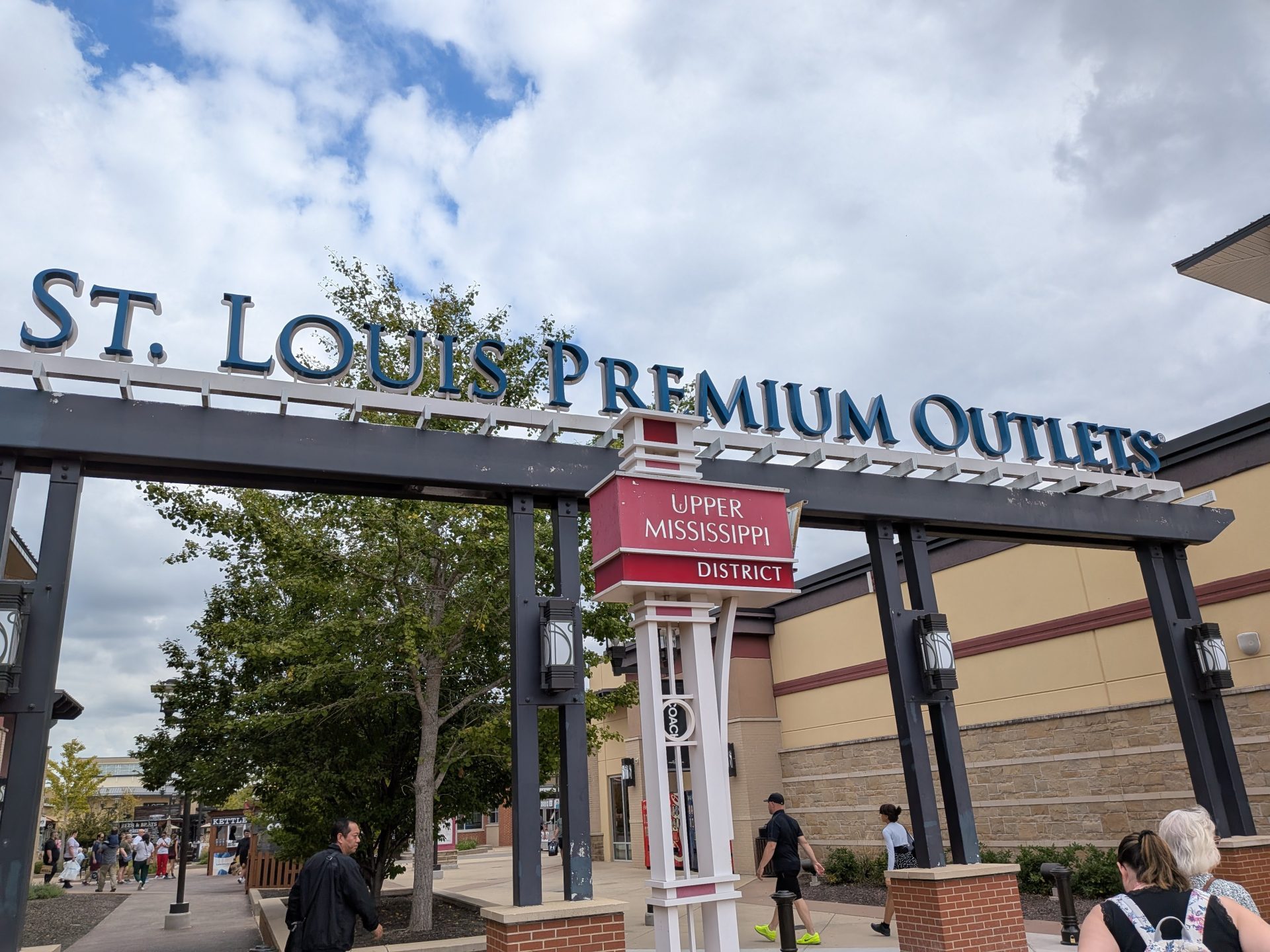 St. Louis Premium Outlets: Outdoor Shopping in Chesterfield | St. Louis ...