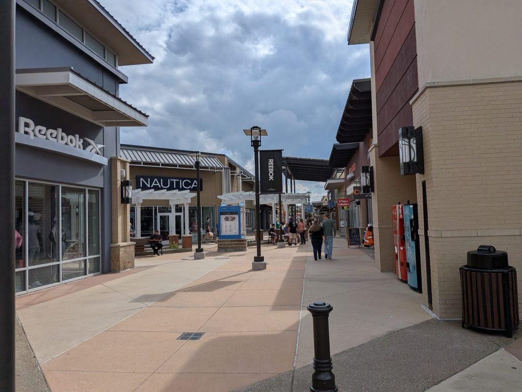 St. Louis Premium Outlets: Outdoor Shopping in Chesterfield | St. Louis ...