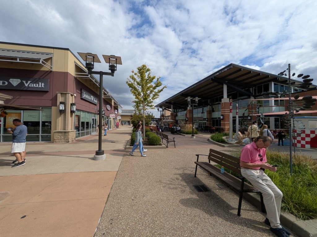 St. Louis Premium Outlets: Outdoor Shopping in Chesterfield | St. Louis ...